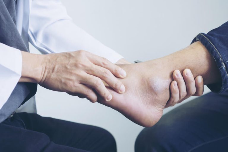 Daily Habits That Help Treat and Prevent Foot Pain